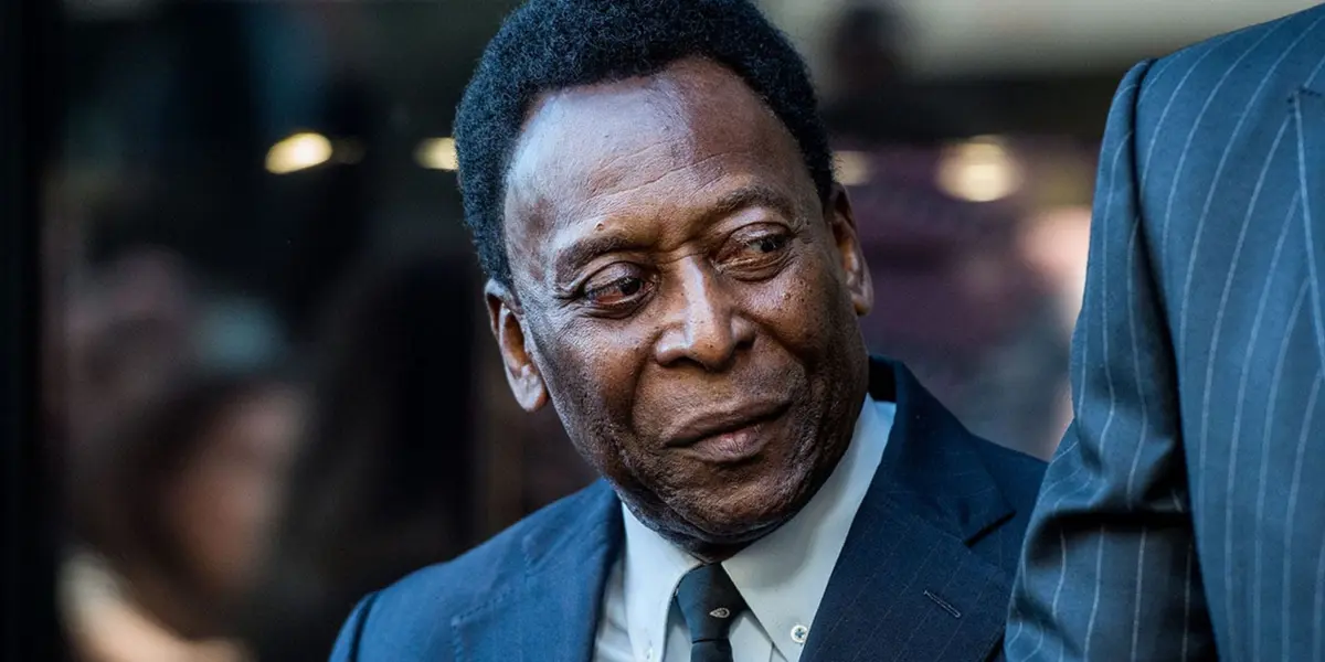 La película en la que Pelé debutó como actor y trabajó junto a ...